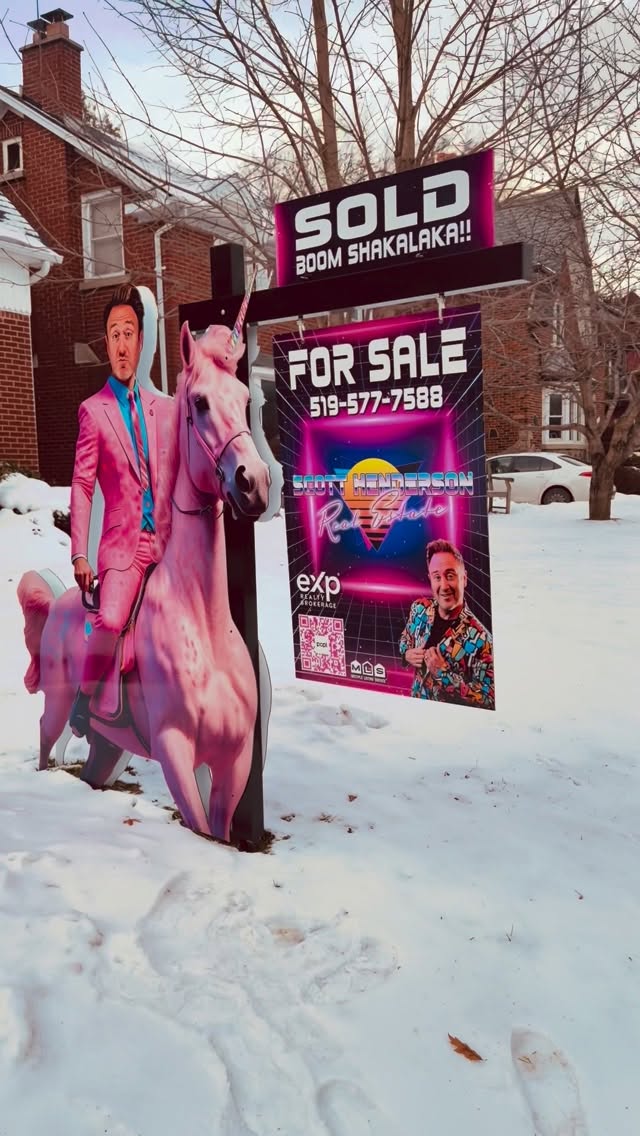 Insane unicorn real estate sign that DEFINITELY draws attention ...